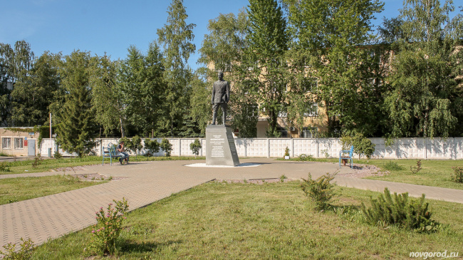 [24] Сквер Защитников Отечества