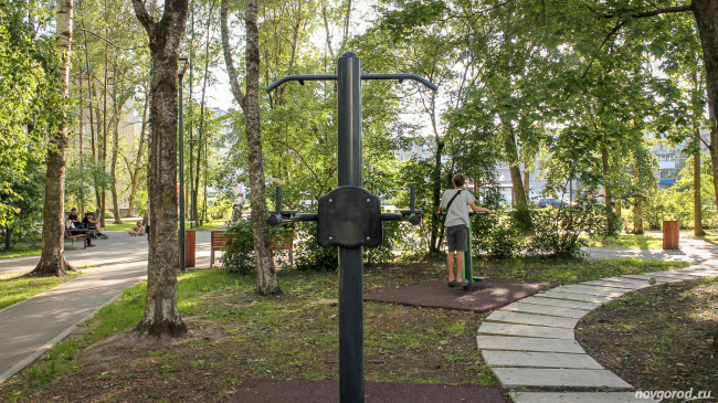 [27] Мирный сквер